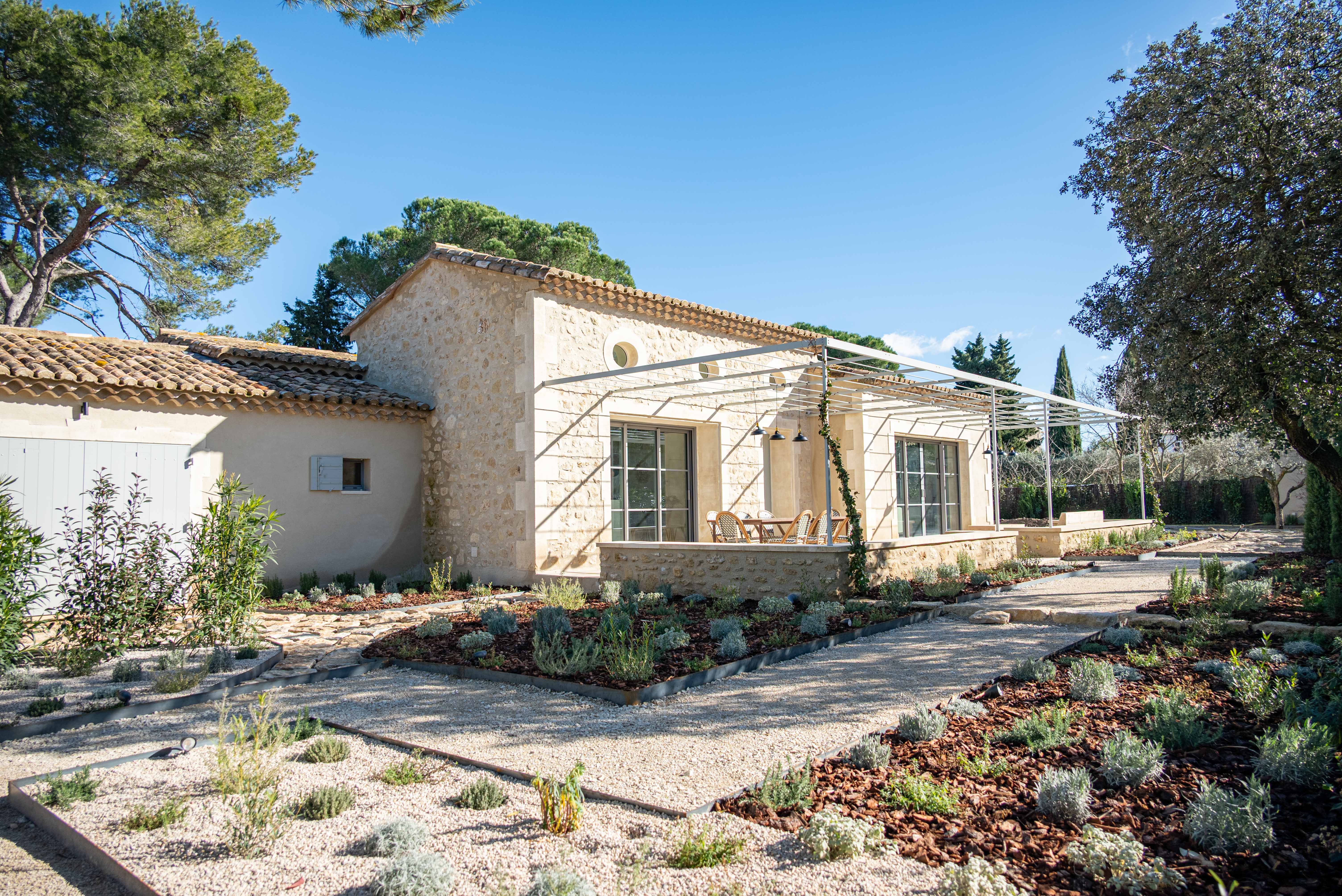 Mas Pierre Chic - Mas de prestige pour 8 personnes au cœur des Alpilles ...