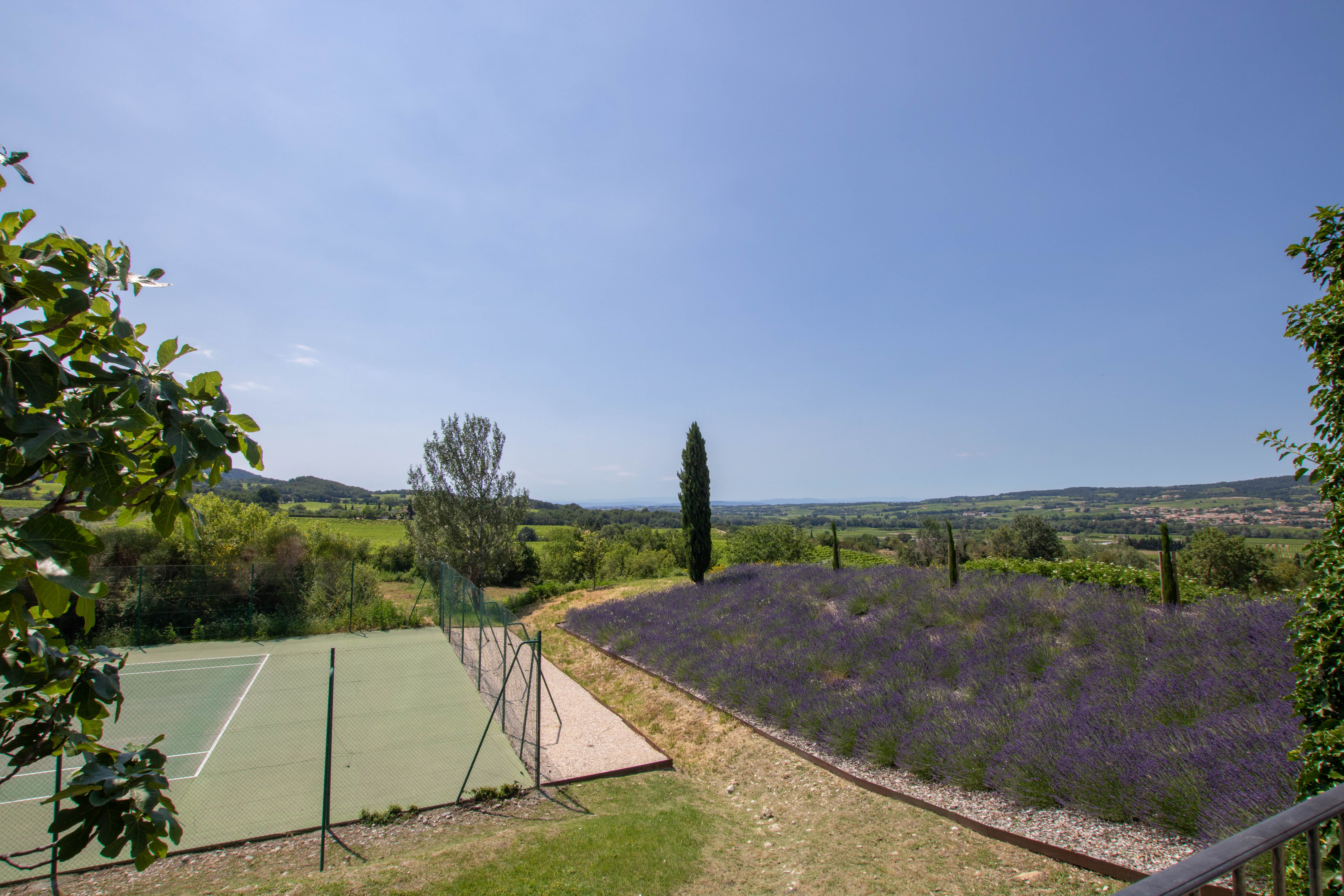 Le Château Les Trois Tours: Location de vacances avec court de tennis ...