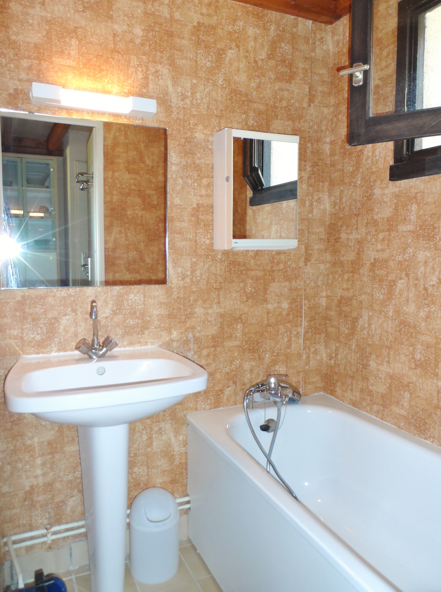CABOURG – CHARMANT COTTAGE NORMAND AVEC JARDIN, PISCINE & TENNIS